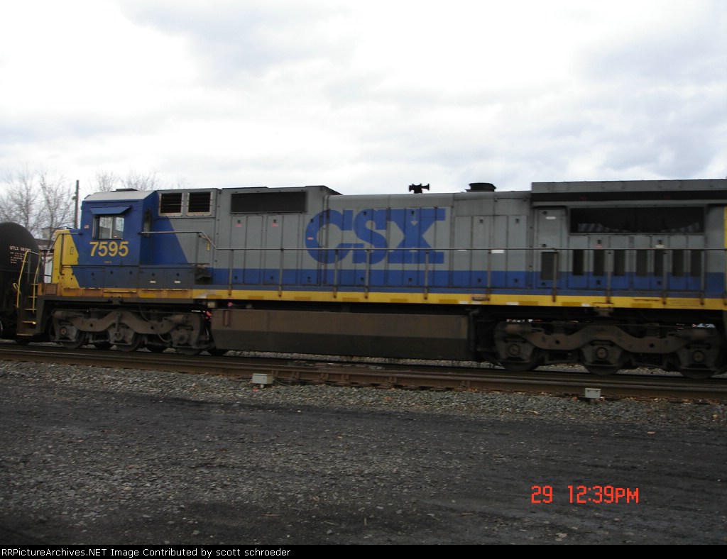 CSX 7595 runs long hood forward EB